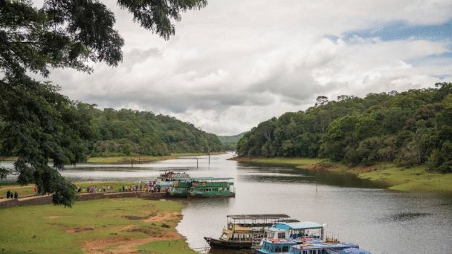 Munnar Thekkady Alleppey Tour Package from Cochin – 04 Nights / 05 Days